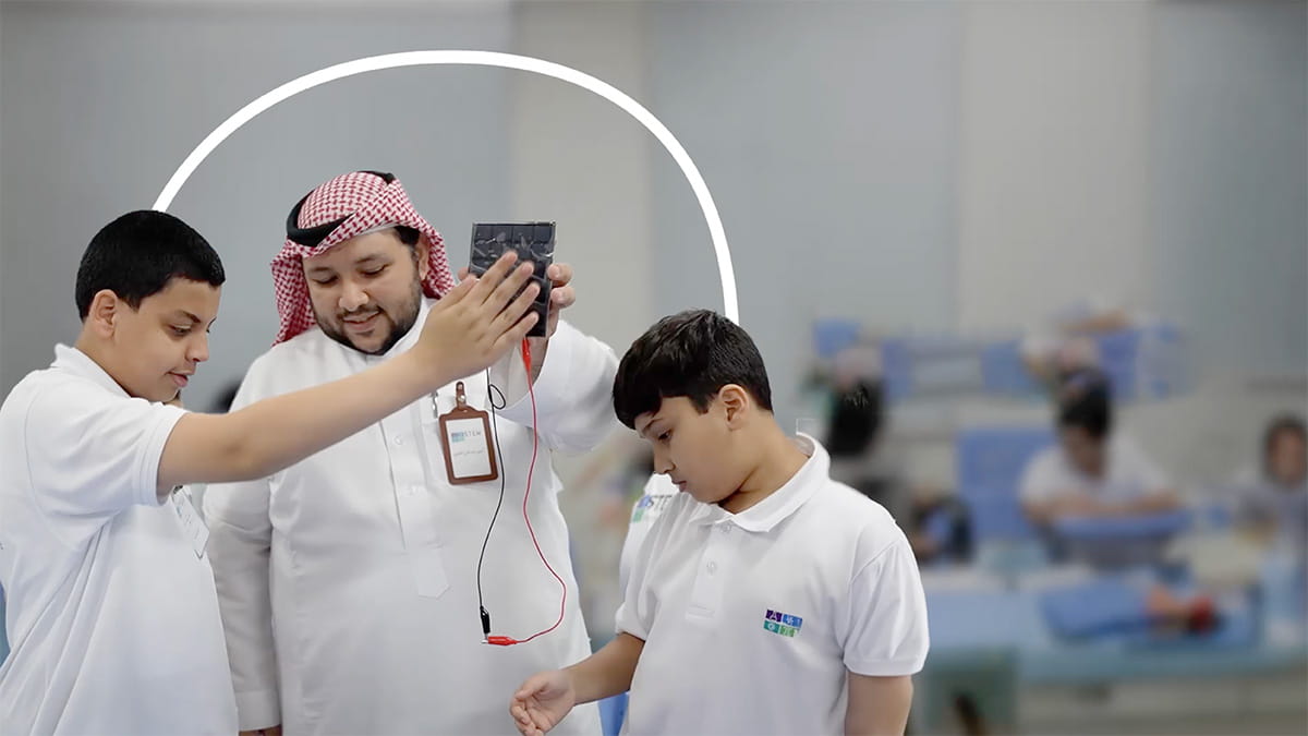 فيديو: برنامج العلوم والتقنية والهندسة والرياضيات بالشراكة مع وزارة ...